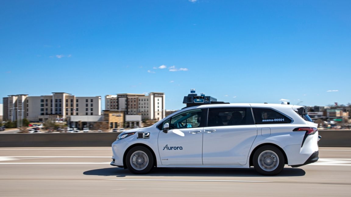 Hong Kong looks to 5G for smarter cars and roads - Self Driving Cars 360