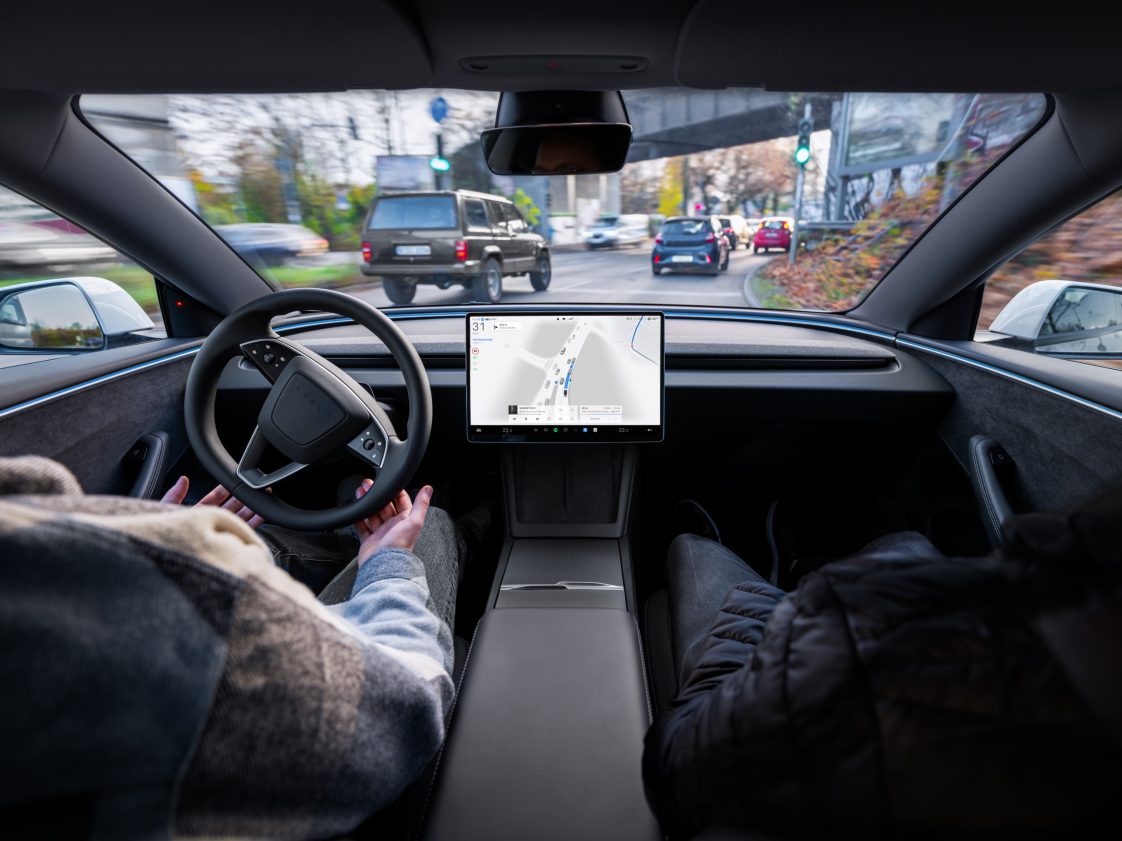 Tesla Autopilot is coming to the Czech Republic! You can try it out ...